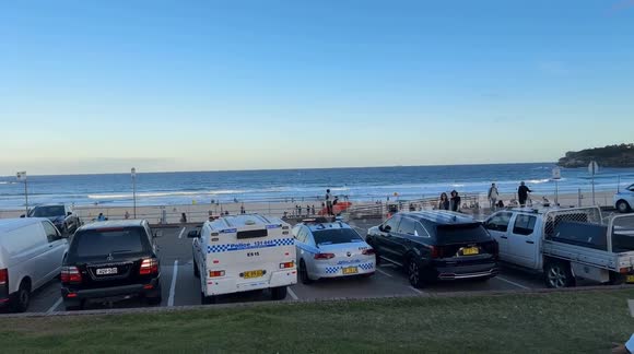 Hundreds attend candlelit vigil for Bondi Westfields stabbing victims ...