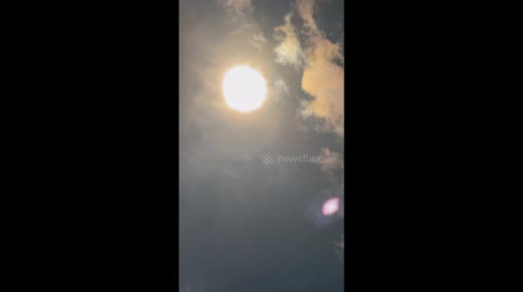 Eclipse chronicles: Day transforms into night during a total solar ...