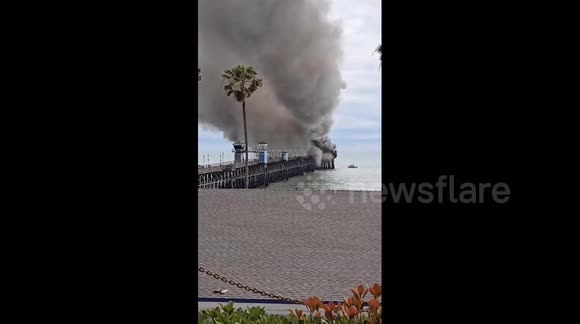 US: Massive Fire Breaks Out On Oceanside Pier In Southern California - Buy, Sell or Upload Video ...