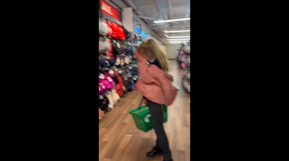 Mom's embarrassing antics break through her autistic daughter's shyness ...