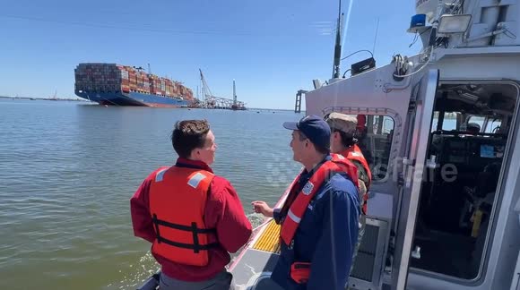 USA: Key Bridge Unified Command Incident Commanders observe progress of ...