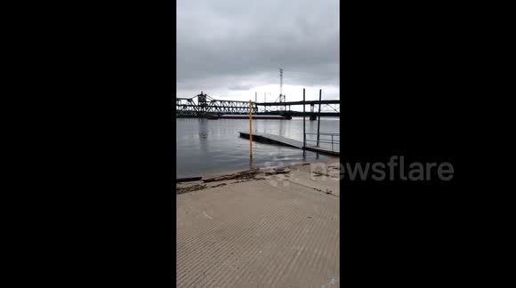 US: Barge Strikes Fort Madison Bridge Over Mississippi River In Iowa ...