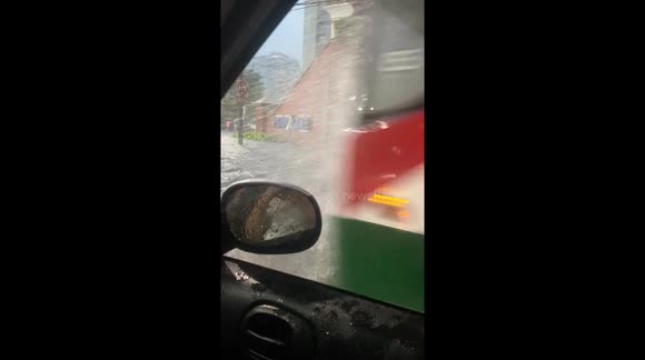 Unexpected soaking: Bus splash soaks car commuters in Buenos Aires ...
