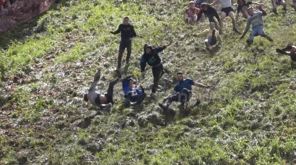 Final Men's Cheese Rolling race sees thrills and spills during downhill ...