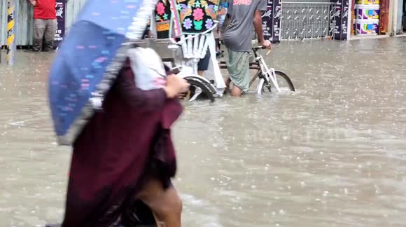 Rain due to Cyclone Rimal, Flooding in Chittagong City, Bangladesh ...