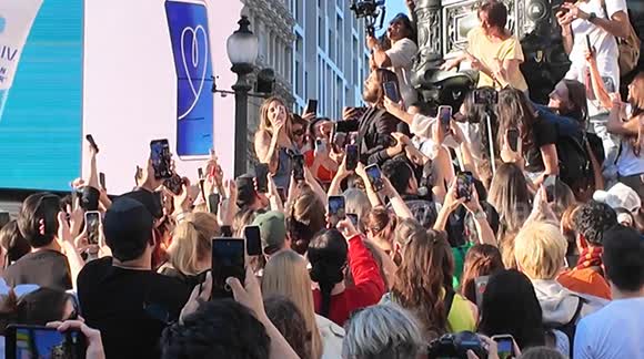 Hollywood actor Jared Leto brings chaos to London as he performs a song ...