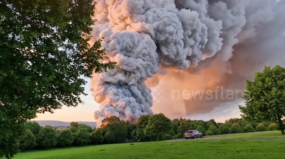 Massive fire erupts at Enva Electronic Waste facility in Elderslie ...