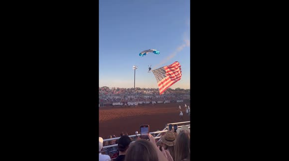 Sky-high salute: Texas rodeo kicks off with patriotic plunge - Buy ...