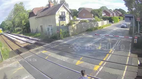 Frightening video reveals risky behaviour at rail crossings in UK - Buy ...