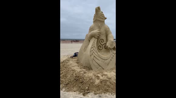 "Artio" the bear goddess sand sculptor Karen Jean Fralich creation at ...