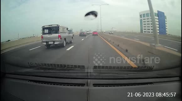 Motorist risks life by weaving in and out of traffic at high speed in ...
