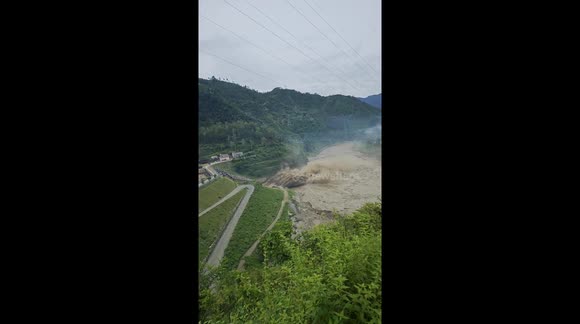 Cloud burst causes flooding and dam break at Pandoh Dam, Himachal ...