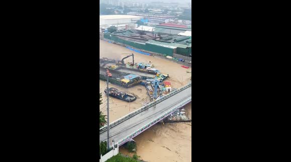 Typhoon Gaemi causes barges to collide and overturn under Caruncho ...