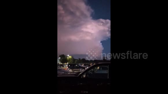 US: Stunning Lightning Show Over Chicago Area As Thunderstorms Roll ...