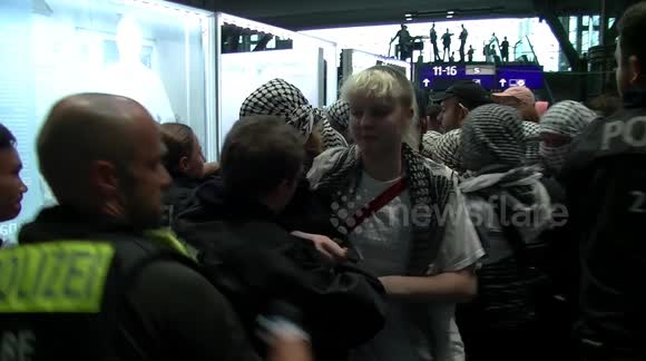 Germany: Pro-Palestine protesters staged an unregistered flash mob ...