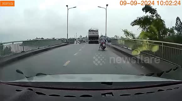 Terrifying moment bridge collapses in Vietnam as Typhoon Yagi pummels ...