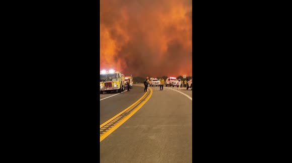 Apocalyptic scenes at Lake Elsinore as Airport Fire burns in California ...