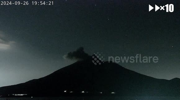 Japan: Sakurajima Volcanic Eruption Sends Plume 1300 Meters High ...
