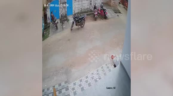 India: Two thugs steal bike in southern India, snatch gold chain in ...