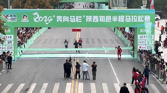 Man tackled to ground after attempting to steal spotlight from 1st ...