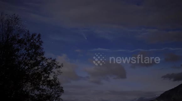 Comet Tsuchinshan-ATLAS seen soaring in sky above Swiss Alps - Buy ...