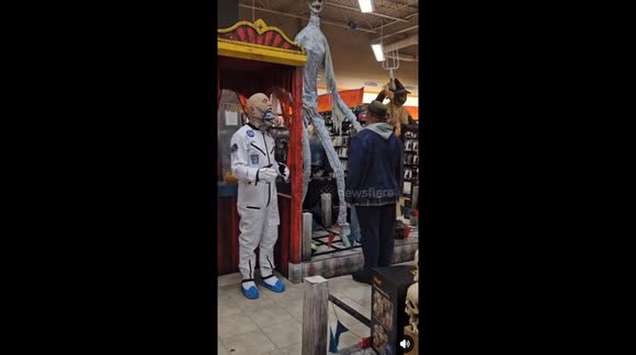 Fake animatronic prank when fun screams. Been doing this for 8 years ...