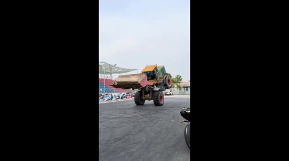 Excavator stunt amazes crowd in China - Buy, Sell or Upload Video ...