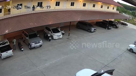 Bungling thief tries to flee from police along rooftop but tumbles over ...