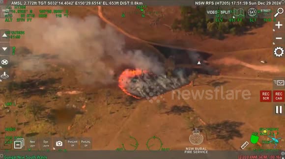 Australia: Firefighting Chinook Drops Over 220,000 Litres to Battle ...