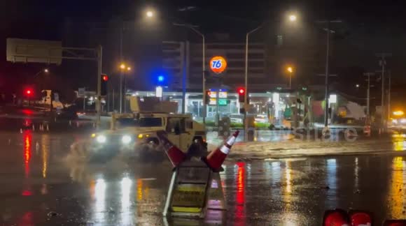Severe Flooding at Sunset and PCH: Emergency Vehicles Struggle ...