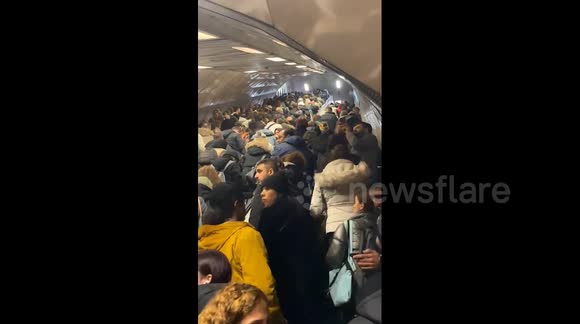 Turkey: Heavy Snowfall Causes Major Congestion At Metro Station In ...
