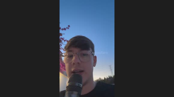 Tiny singer: Prawn becomes the highlight of family karaoke night - Buy ...