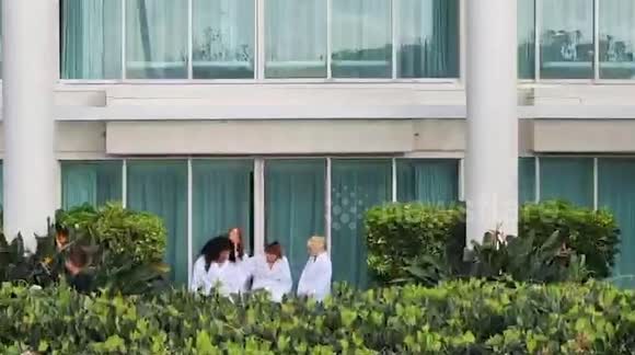 Isla Fisher, Anna Faris, Leslie Mann and Michelle Buteau spotted ...