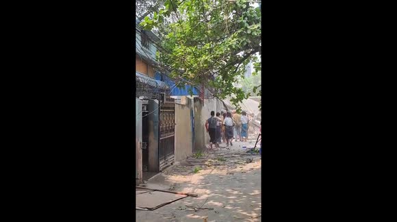 Earthquake residents scramble through collapsed buildings in Mandalay ...