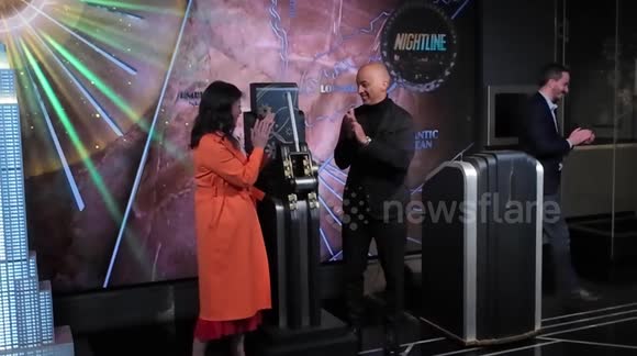 USA: Juju Chang and Byron Pitts Visit the Empire State Building - Buy ...