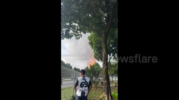 Malaysia: Gas Pipeline Fire Erupts in Puchong, Prompting Evacuations 2 ...
