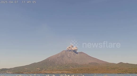 Japan: Volcanic Eruption Sends 2900m Plume Skyward - Buy, Sell or ...