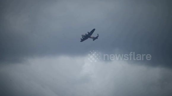 Lone Lancaster Bomber flies over Chelsea when returning to base after ...