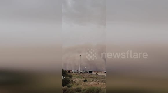 Saudi Arabia: Massive Dust Storm Bears Down On Dawadmi In Saudi Arabia ...