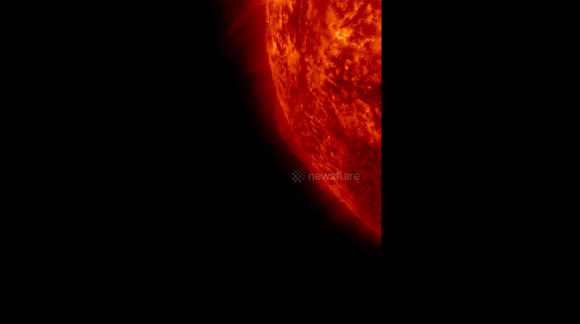 Stargazer films solar flare as NASA warns they could cause blackouts ...
