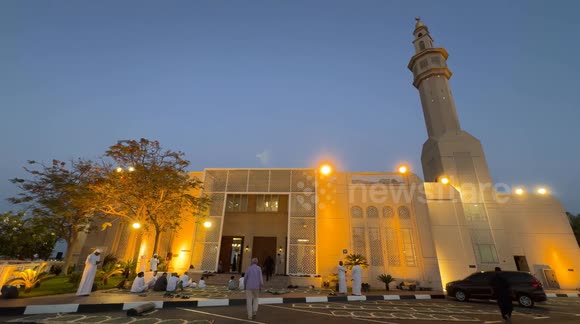UAE: Muslims gather at Al-Kareem Mosque in Abu Dhabi for Eid al-Adha ...