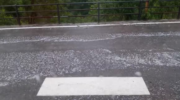 Pioggia e grandine a Limone Piemonte, Italia - storm in Italy - grêle ...