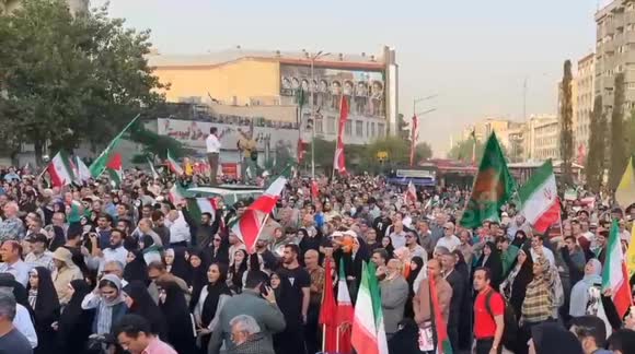 Iran: People of Tehran gather in Enghelab Square to back military ...