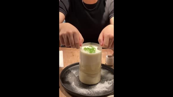 Soufflé pancake collapse caught on camera in Tung Chung, Hong Kong ...