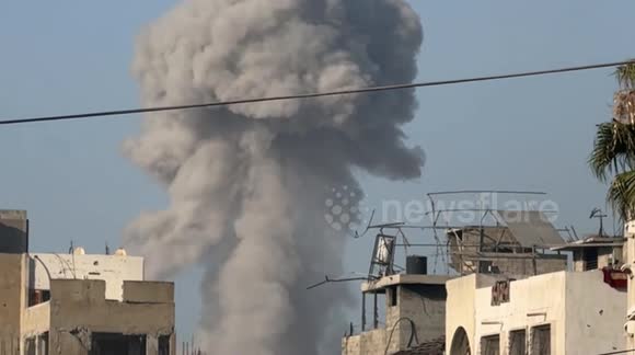 Israeli bombing destroys residential building in Gaza’s Tuffah district ...
