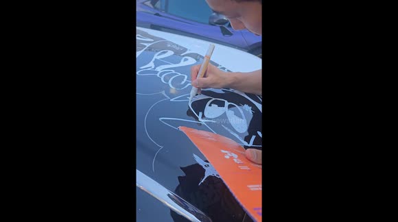 Graffiti artist draws on Rolls-Royce Ghost at art fair - Buy, Sell or ...