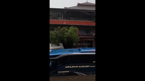 Holiday island Bali suffers severe floods causing chaos for tourists ...