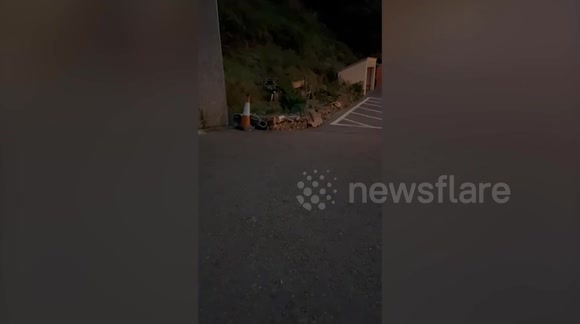 Runaway chicken hitches lift for 25 miles on back of Land Rover - Buy ...