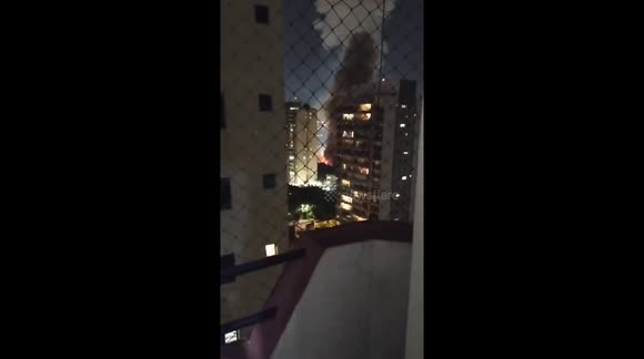 Massive fire erupts along Avenida Salim Farah Maluf in São Paulo ...