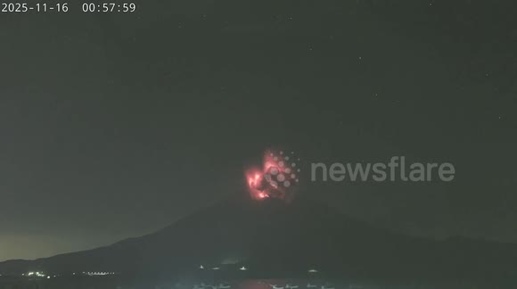 Japan: Fiery Explosion Of Sakurajima Volcano Sends Plume 4400 Meters ...